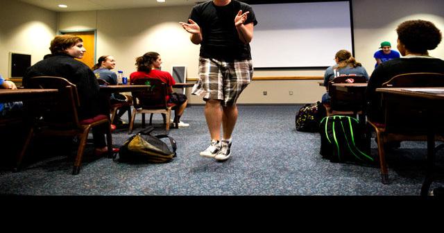 ‘How To Do Drag’ workshop teaches full room art of drag performance ...