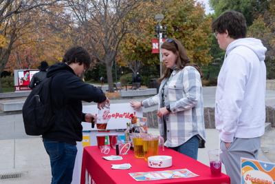 Booth provides students “edu-taining” alcohol safety tips | News ...