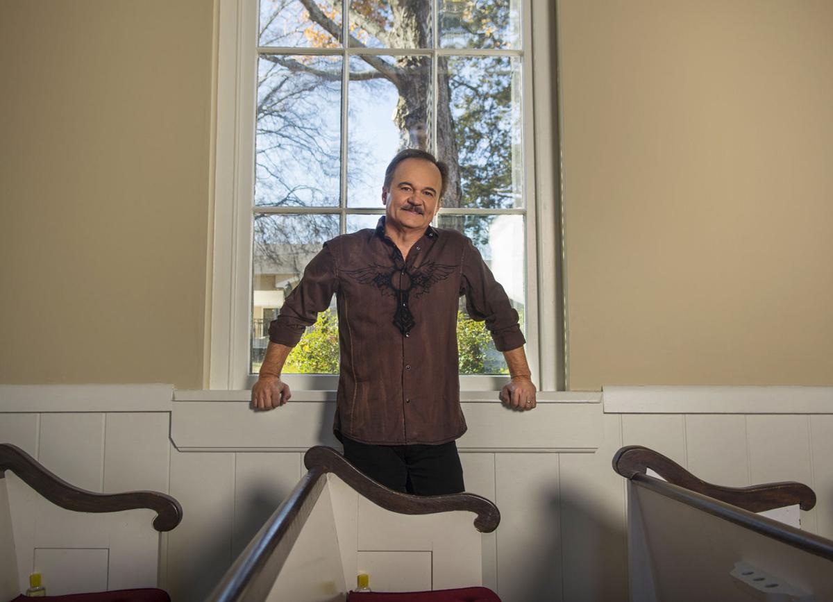 Jimmy Fortune returns home to help raise funds for his alma mater
