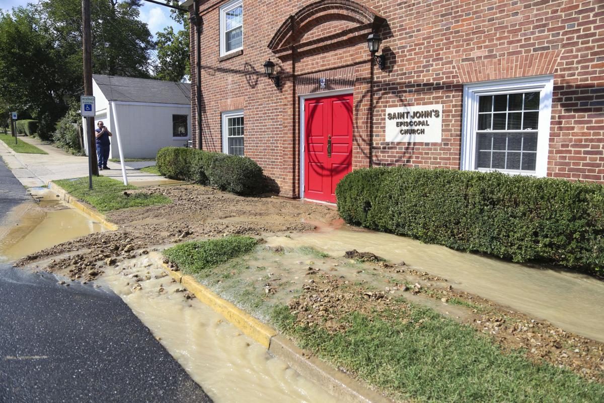 Water main break floods church, sidewalks