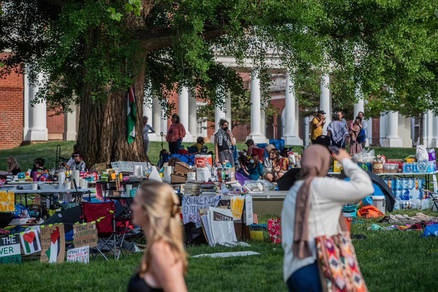 Tents go up at UVa protest