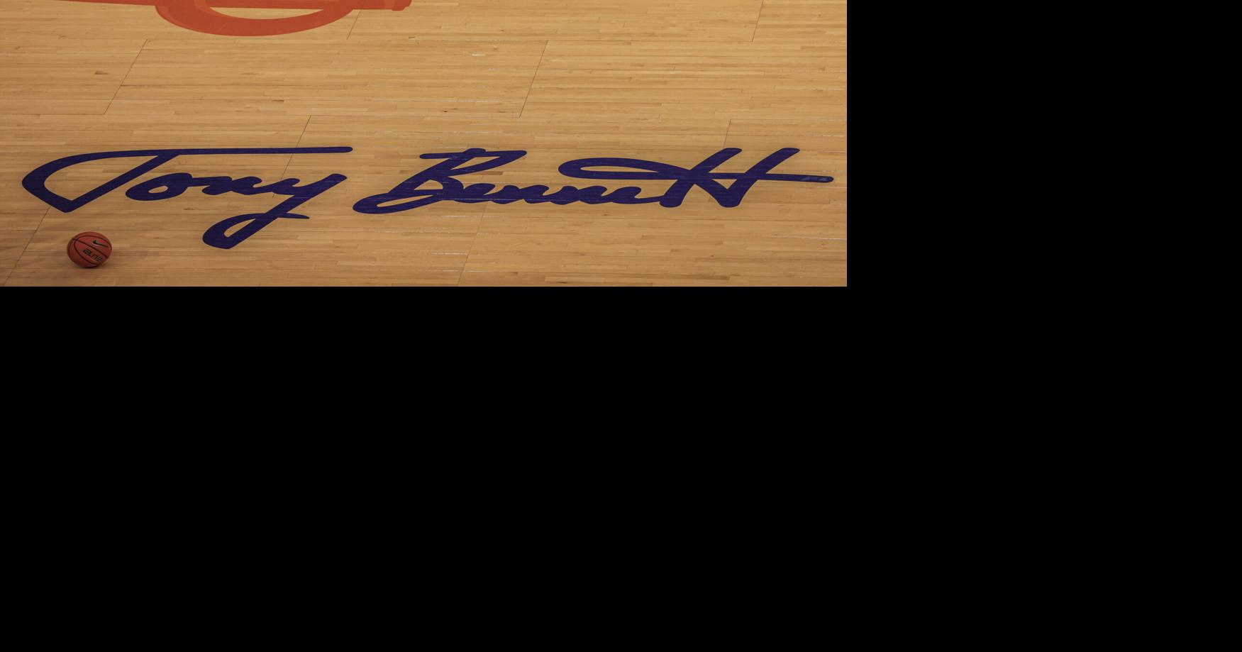 WATCH: Virginia basketball dedicates court to Tony Bennett
