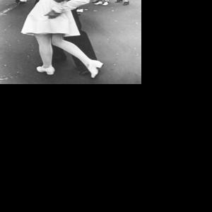 Woman in iconic WWII Times Square kiss photograph dies at 92 in Richmond