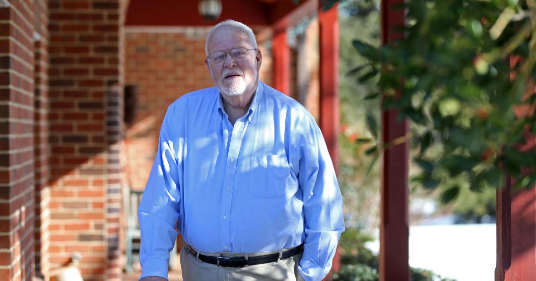 Nat Howell, who kept embassy in Kuwait open during 1990 Iraqi invasion ...