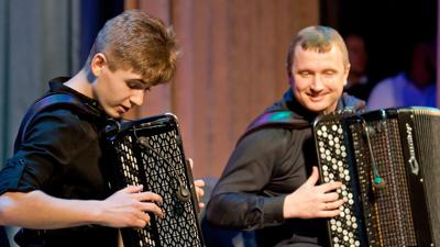 Family musicians who fled Belarus to play Ukrainian music