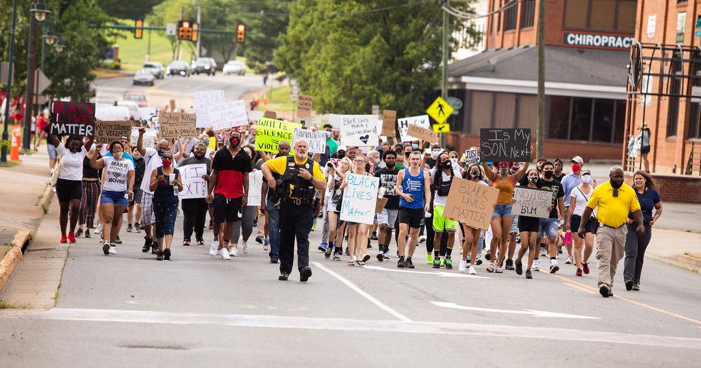 Photo gallery of Orange protest march