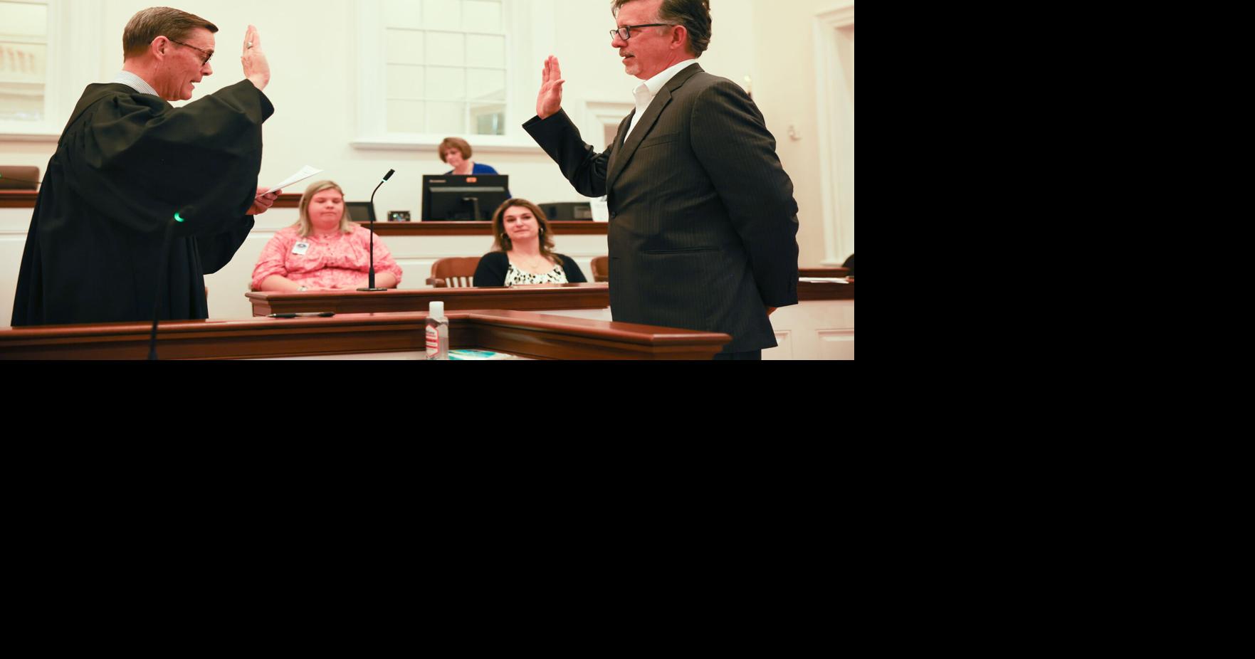 Elected officials, constitutional officers take oath