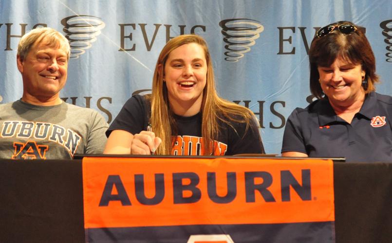 EASTERN VIEW SWIMMING: Annie Boone chooses Auburn