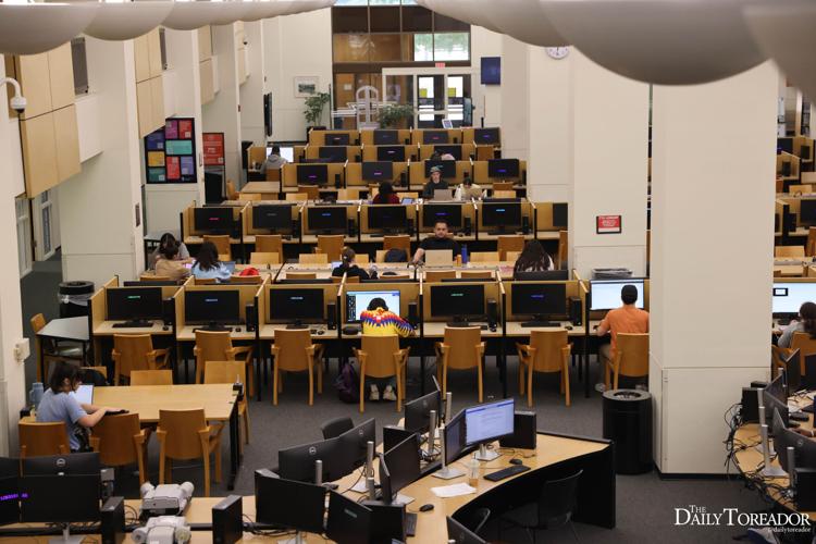 Texas Tech students focus in the quiet university library | Gallery ...