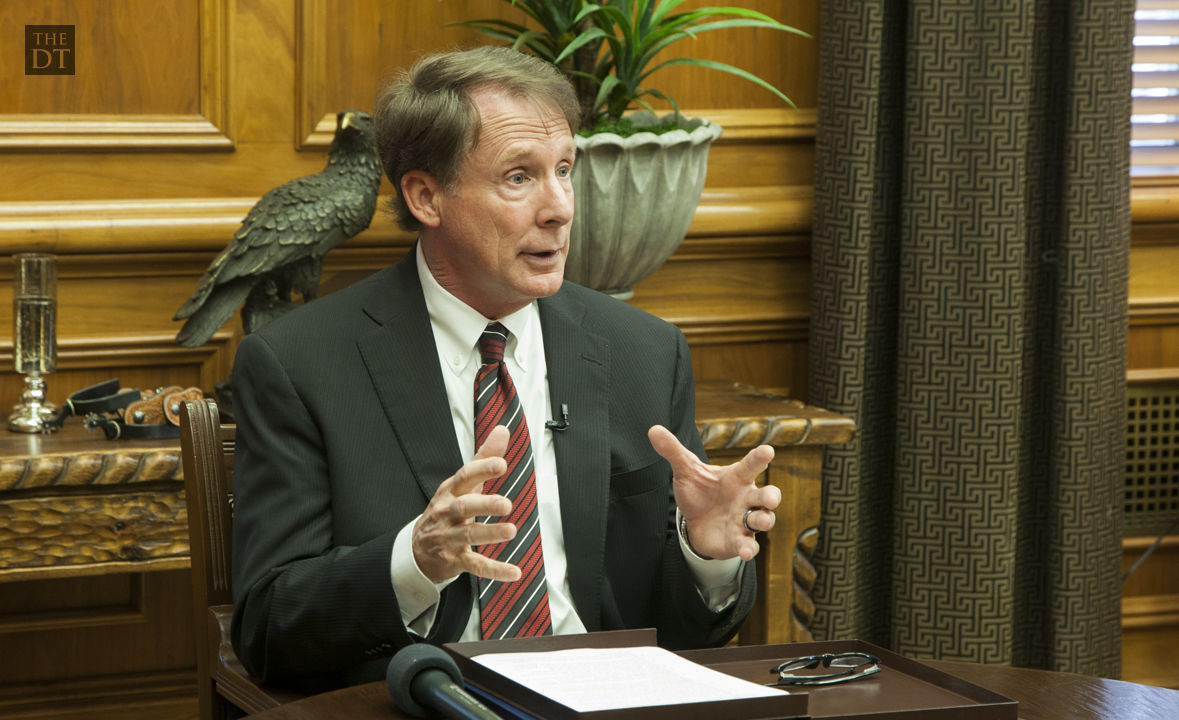 Chancellor Robert Duncan announces retirement | News | dailytoreador.com