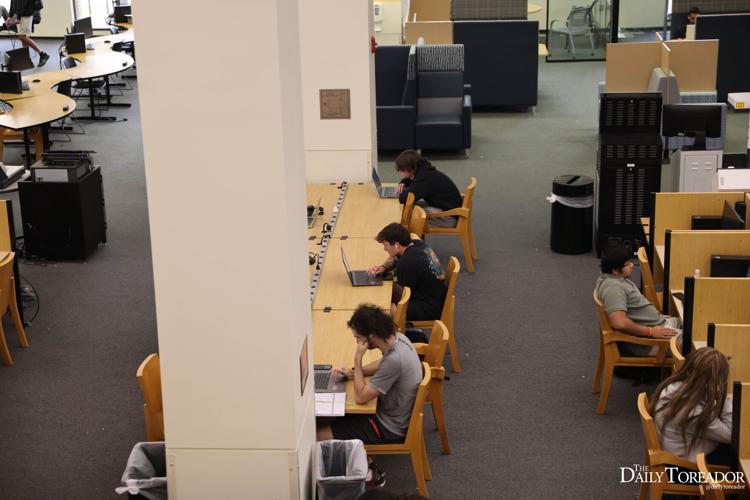 Texas Tech students focus in the quiet university library | Gallery ...