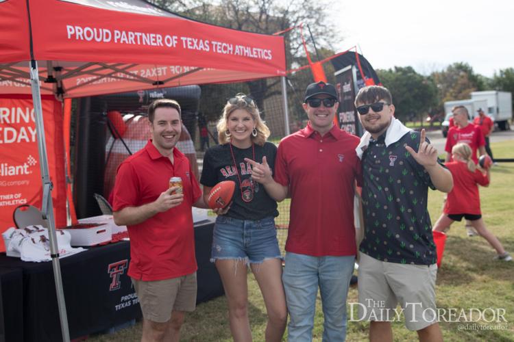 Alumni, students, friends, family tailgate together before Homecoming ...