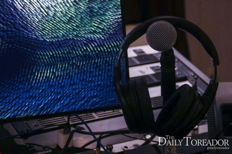 Crossroads Recording Studio offers mixing, music materials | La Vida ...