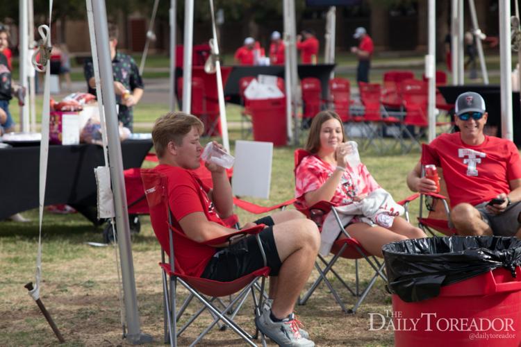 Alumni, students, friends, family tailgate together before Homecoming ...