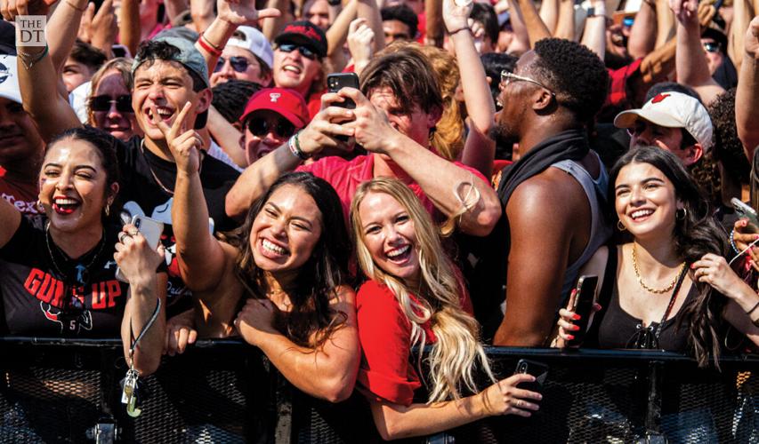 Shaquille O'Neal performs at Raider Alley | Multimedia | dailytoreador.com