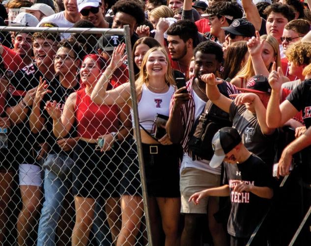 Shaquille O'Neal performs at Raider Alley | Multimedia | dailytoreador.com