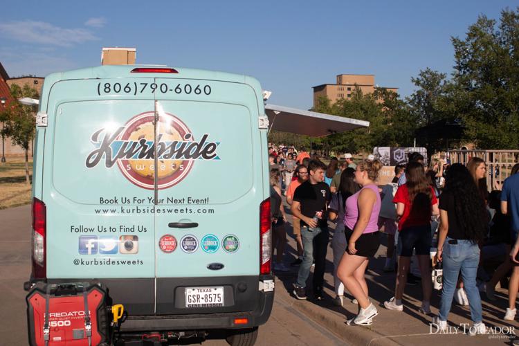 Dessert food truck Welcome Week event | Multimedia | dailytoreador.com