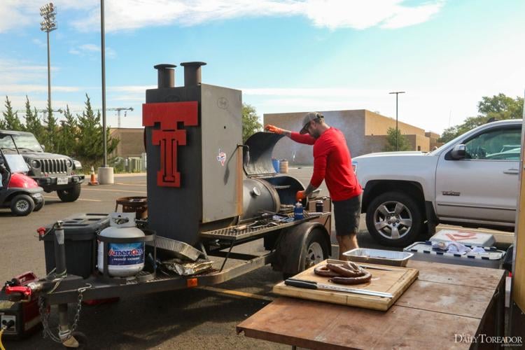 Family Weekend concludes with tailgate, football game | Gallery ...