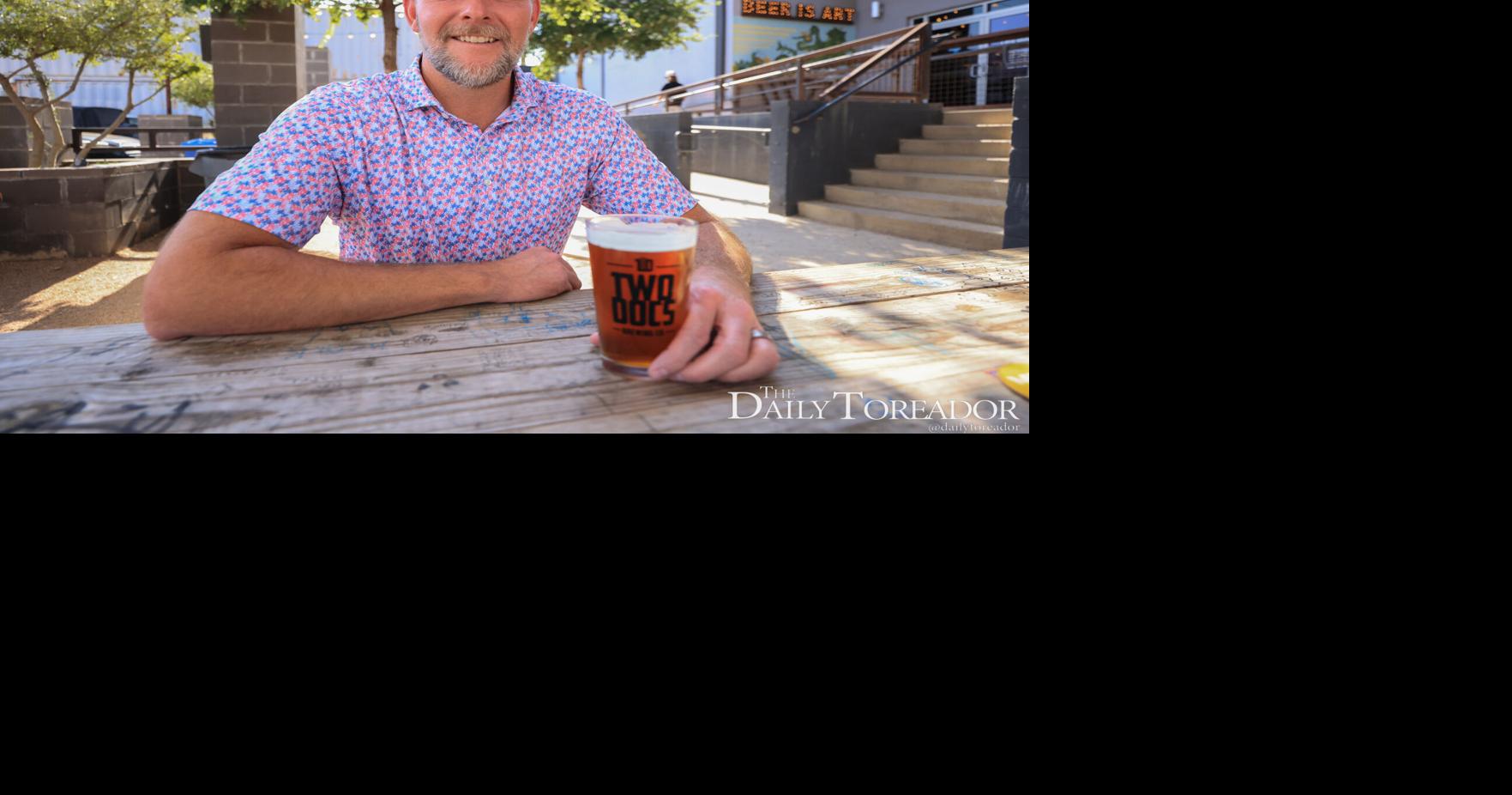 Cunningham poses with Tech beer | | dailytoreador.com