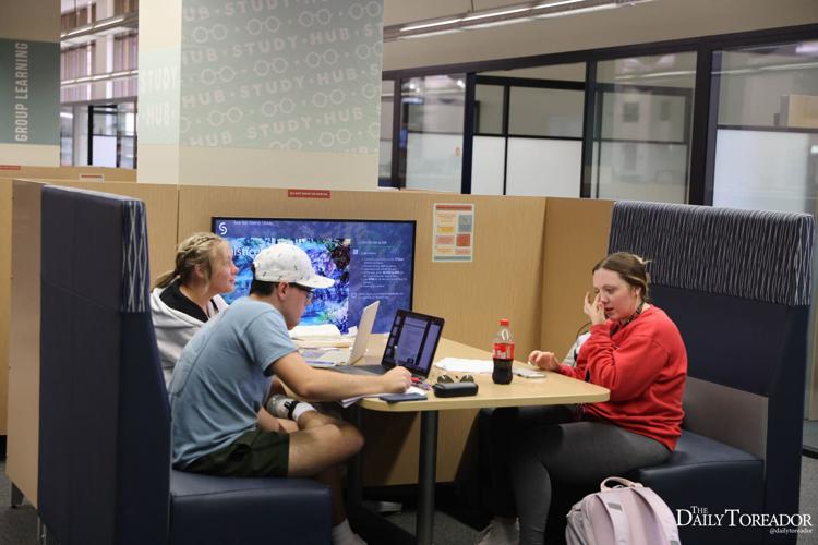 Texas Tech students focus in the quiet university library | Gallery ...