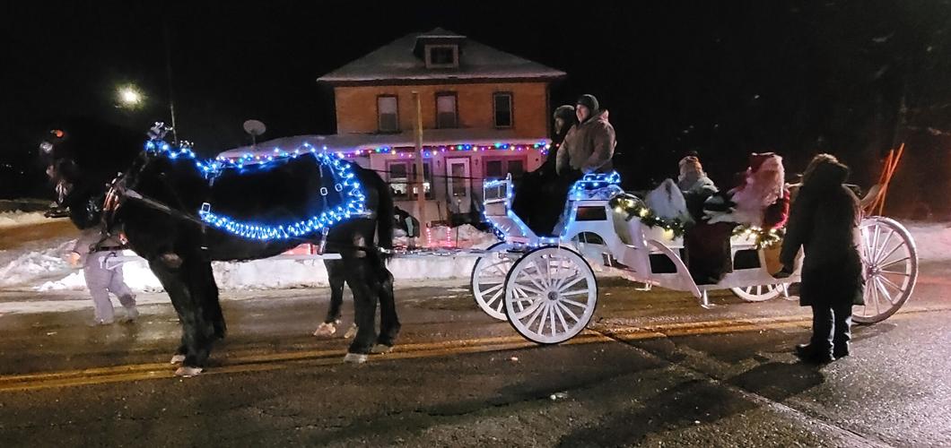 Helenville holds 16th annual Christmas parade | Local | dailyunion.com