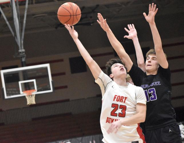 Fort fends off Waunakee 54-51 in first-place Badger Large clash ...