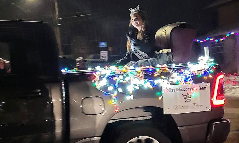 Helenville holds 16th annual Christmas parade | Local | dailyunion.com