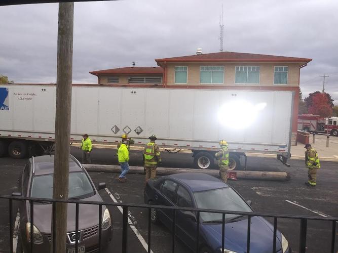 Truck Driver Hits Low Hanging Telephone Wire Knocks Down Pole News