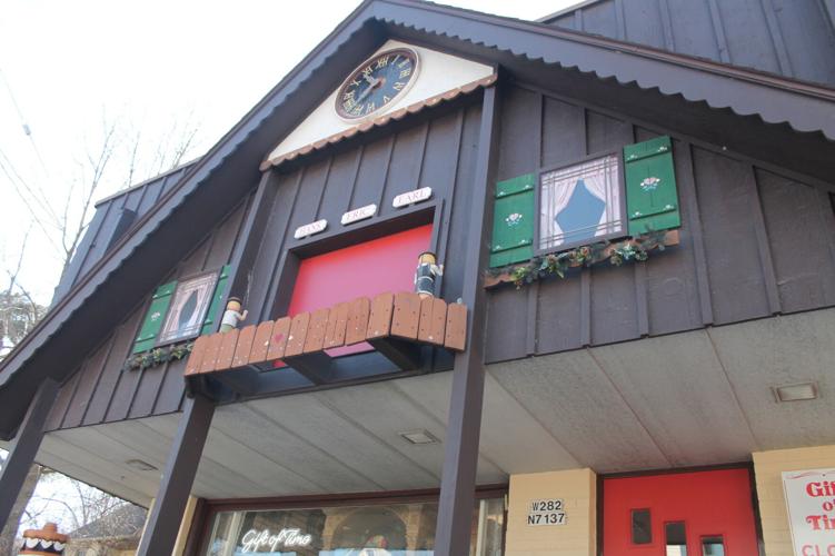 Wisconsin clock repair shops restore chimes, gongs, memories | Discover ...