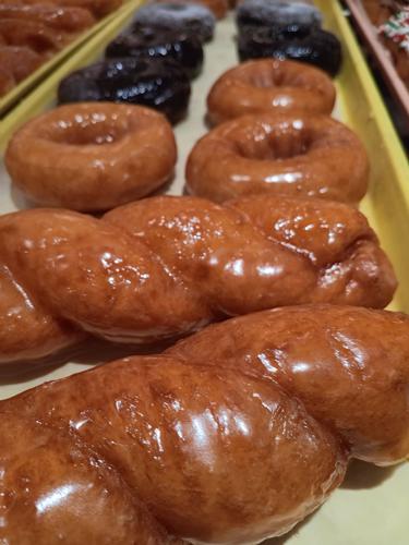 Cannoli to wedding cakes: Papa Brunk's Bakery sweetens Fort Atkinson ...