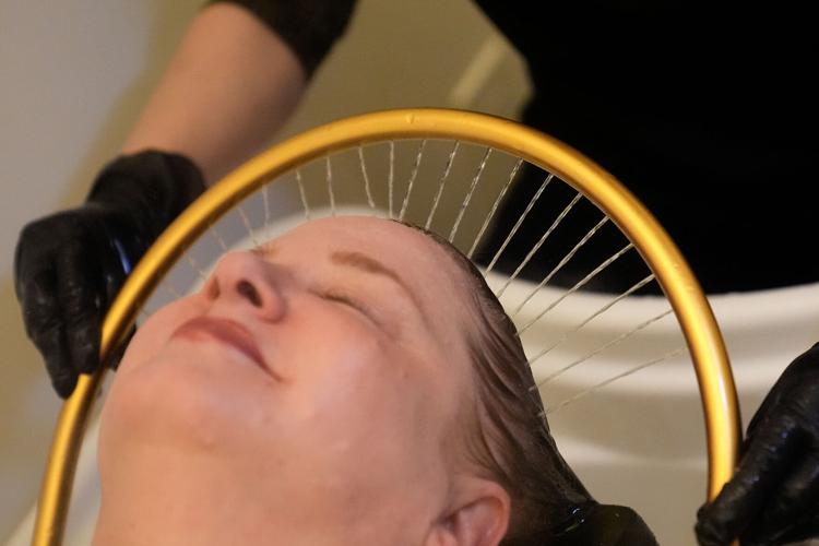 What to know about the Japanese-style scalp massages catching on in the ...