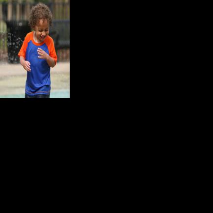 Playing At Splash Pad | Gallery | decaturdaily.com