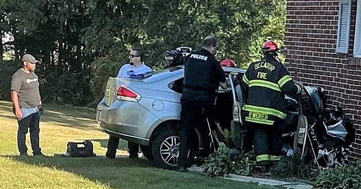 Driver crashes car into councilman's home | Decatur | decaturdaily.com