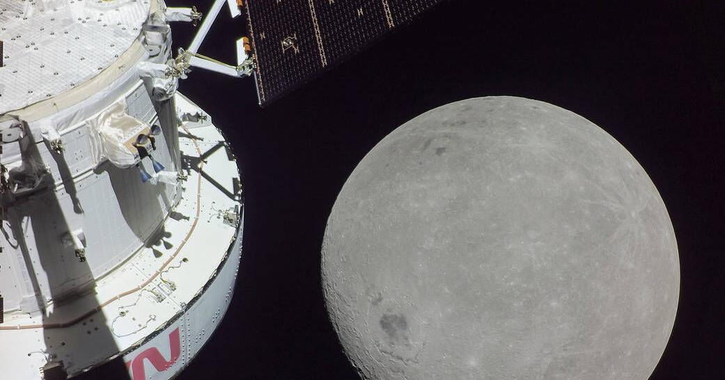 Orion reaches farthest distance from Earth on Artemis mission ...