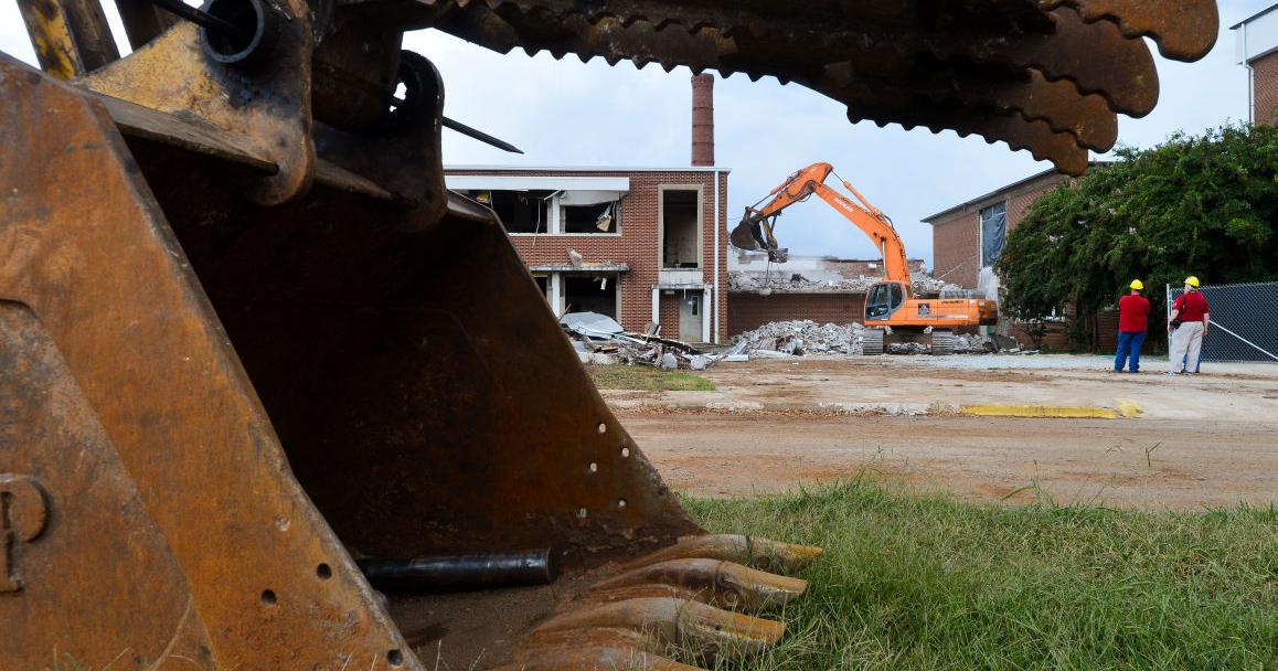 DHS Demolition Begins | Gallery | decaturdaily.com