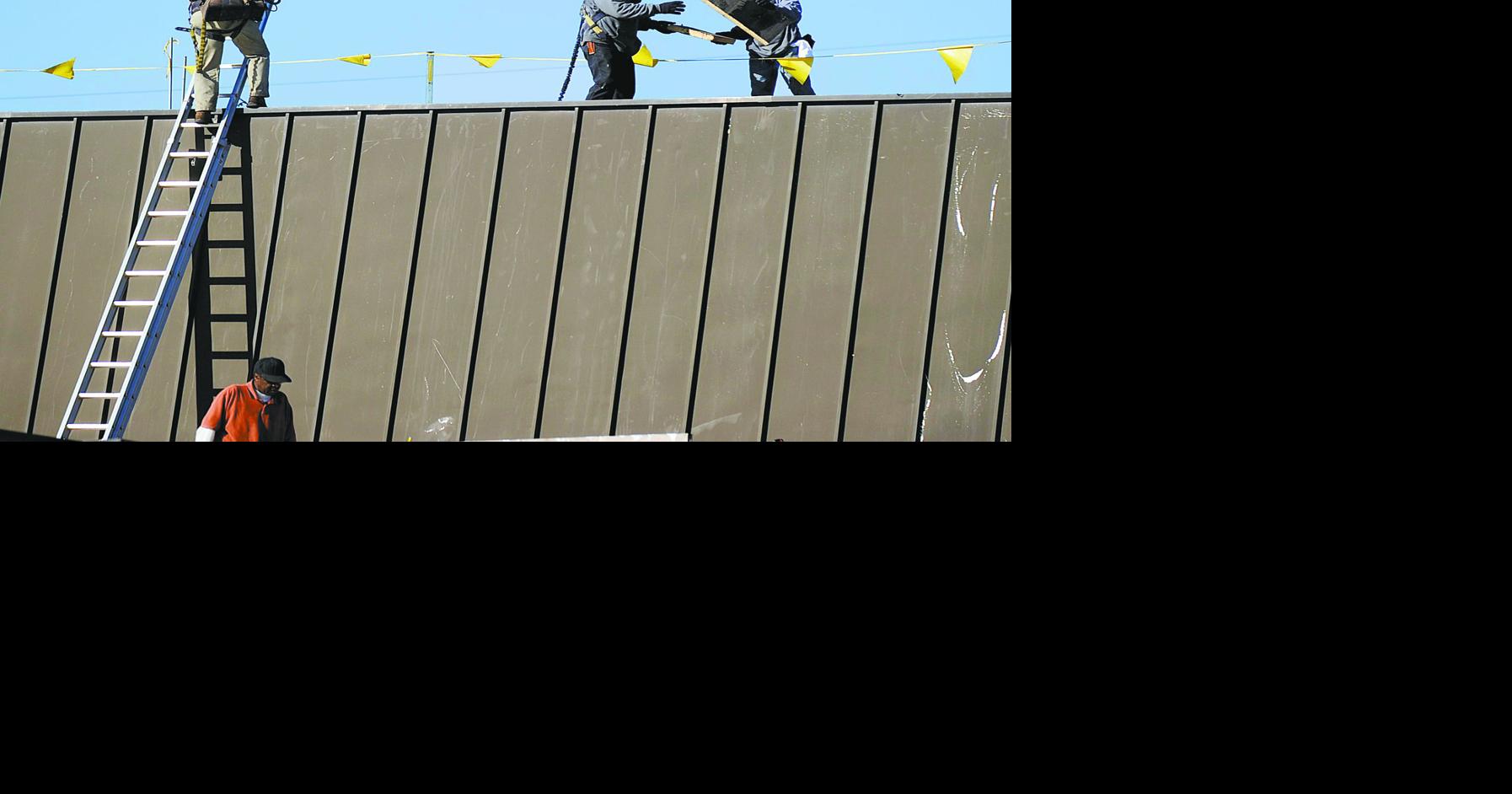 Aquadome fall fatal for roofer | News | decaturdaily.com