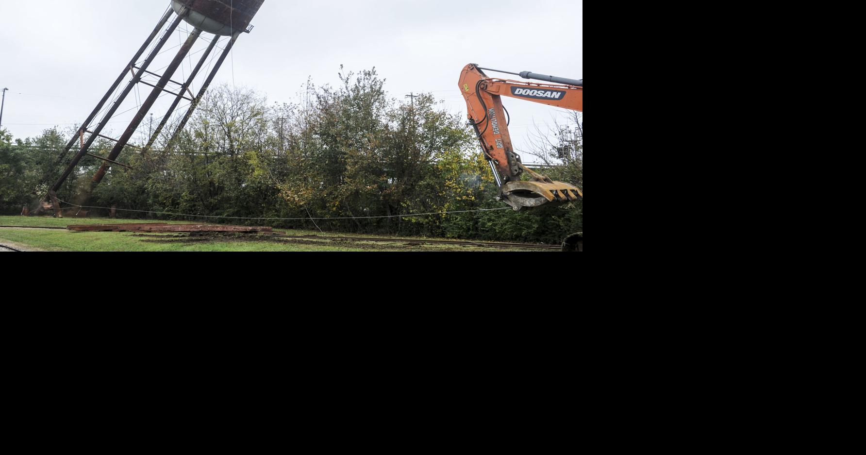 Water Tower Goes Down | News | decaturdaily.com