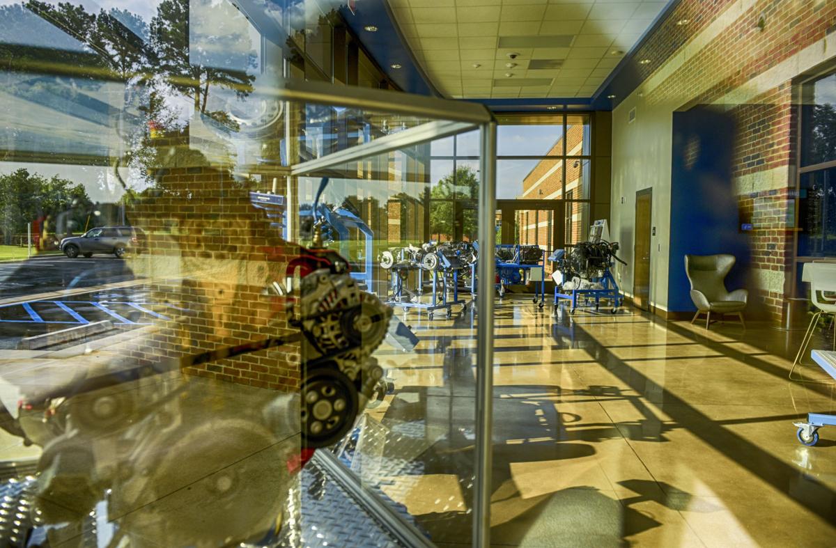Automotive technology students can train at new Calhoun building ...