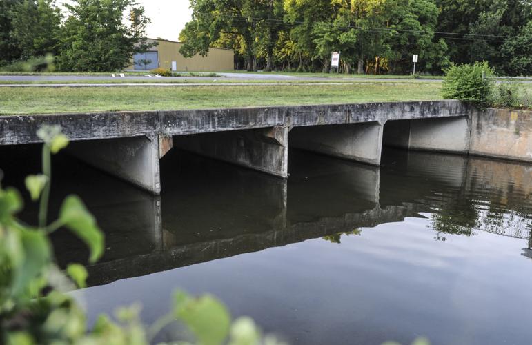 Cities find success in catching litter with traps | Decatur ...