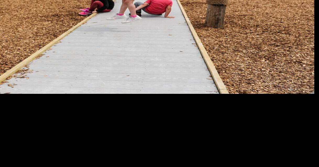 Browns Ferry workers renovate Austinville Elementary playground ...
