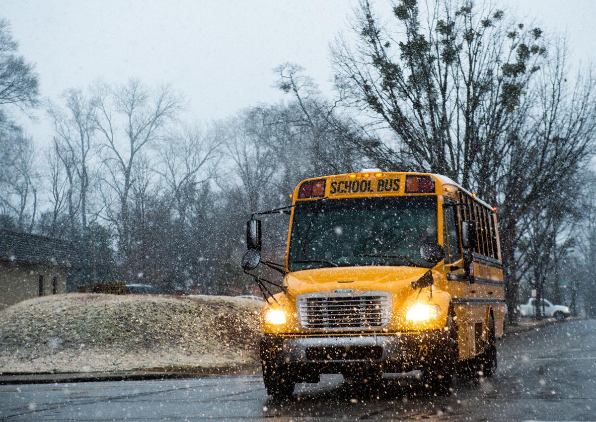 Sudden snow provides winter wonderland, delays school starts | Local ...
