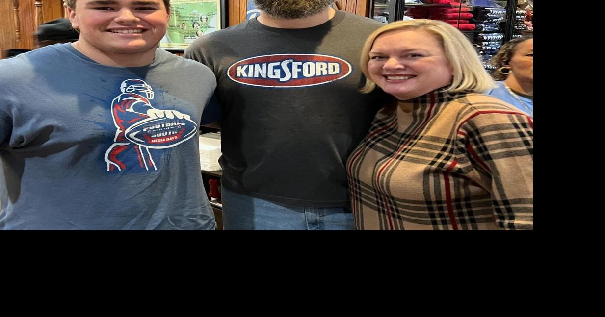 Former NFL star Jason Kelce films in Decatur, mingles with fans ...