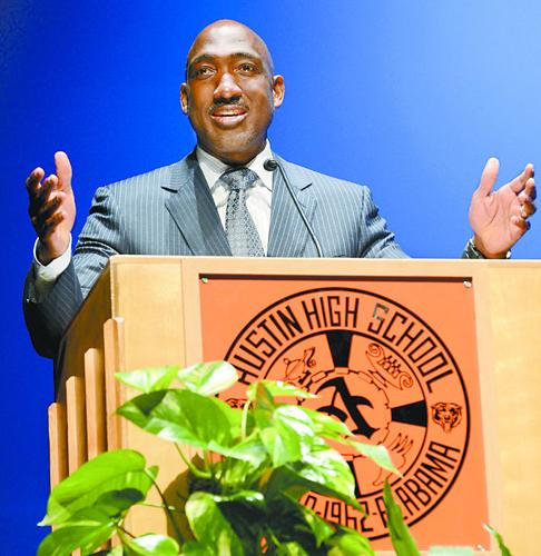 'It was Momma': Austin grad gives $250,000 to honor those who gave him ...