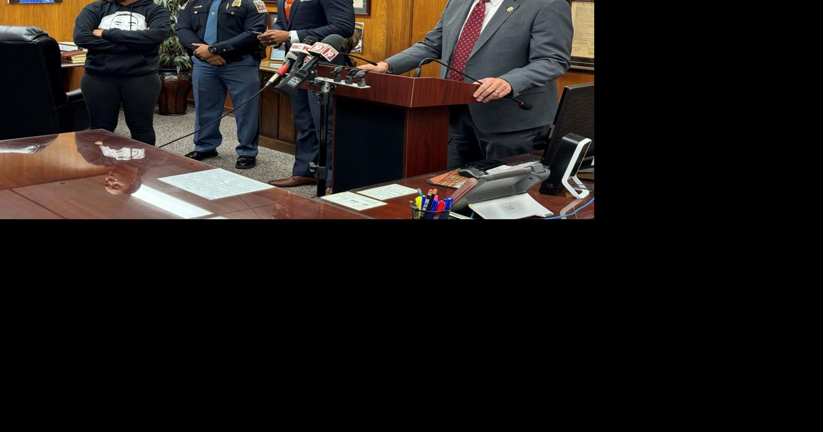 Decatur officer indicted for murder in death of Steve Perkins | Decatur ...