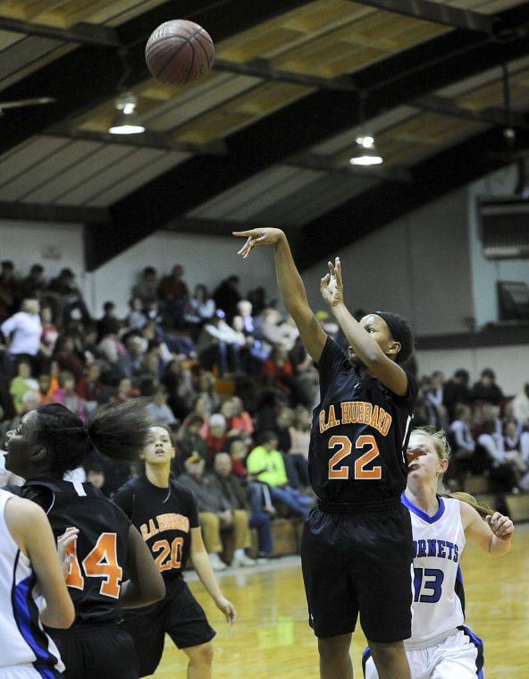 Hatton vs. R.A. Hubbard | Sports | decaturdaily.com