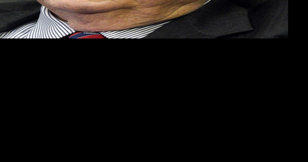 Charlie Munger, Warren Buffet's sidekick at Berkshire Hathaway, dies at ...