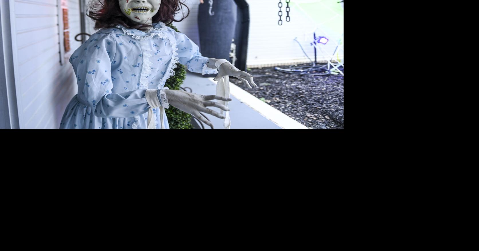 Halloween Haunt: Decatur home features a giant skeleton and life-size ...