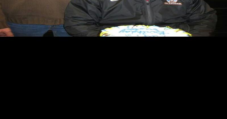 Audience enjoys Debbie and Doyle singing sensations | Living ...