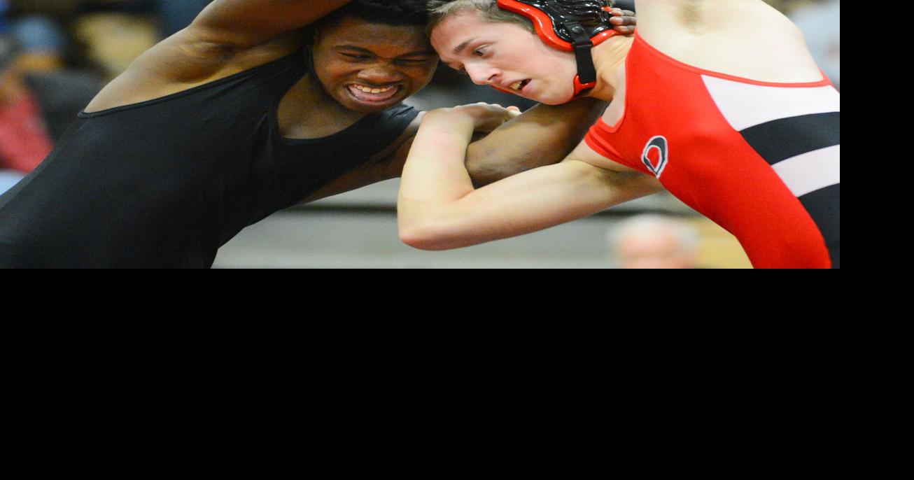 Decatur and Austin Face Off In Wrestling | Gallery | decaturdaily.com