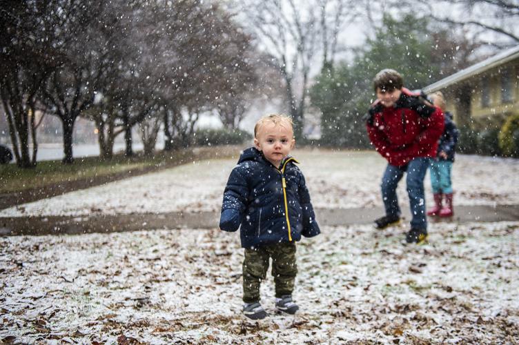 Sudden snow provides winter wonderland, delays school starts | Local ...